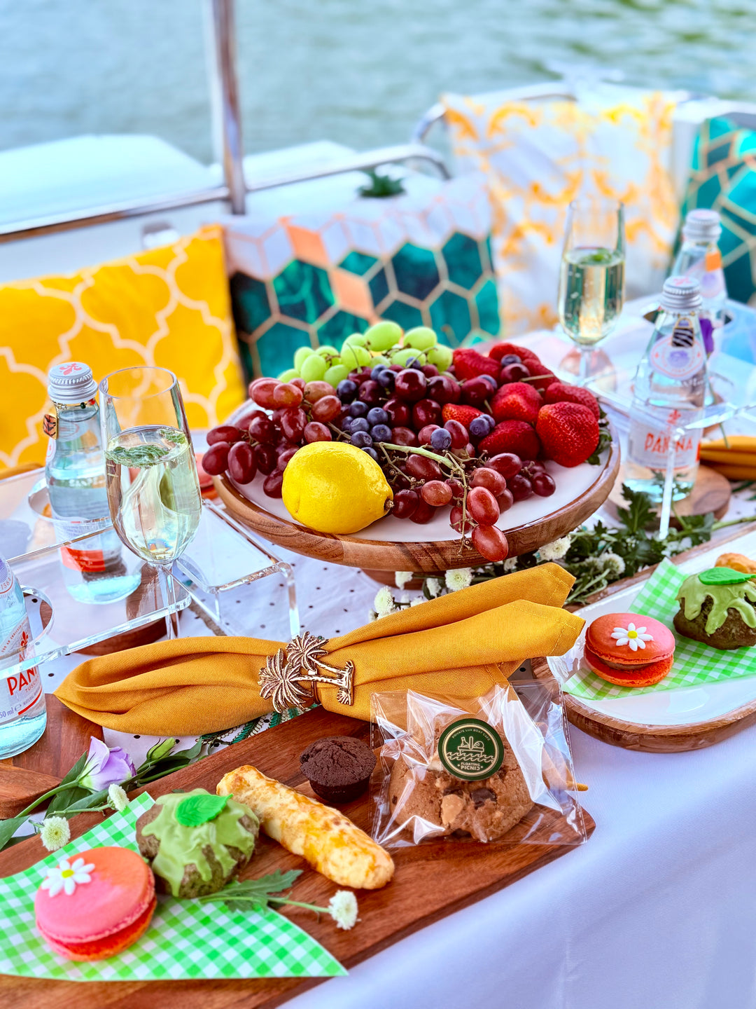 Options before Boarding – Floating Picnic